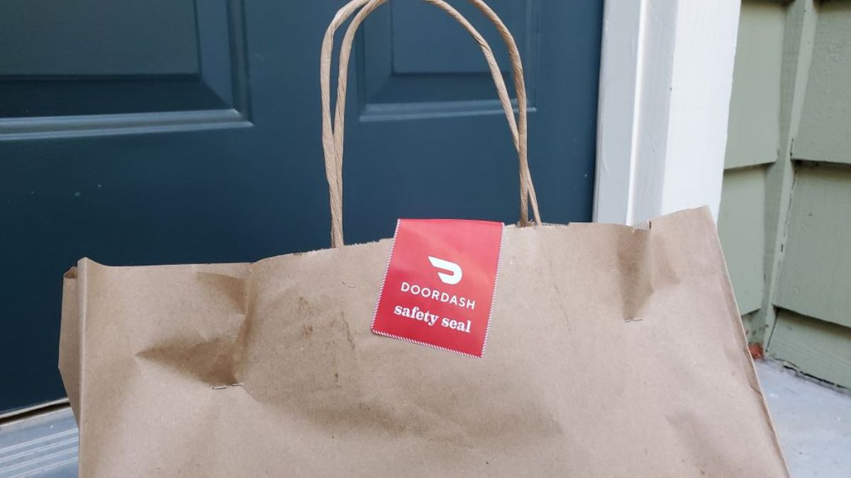 Couple falls violently ill after eating DoorDash delivery but when they ...