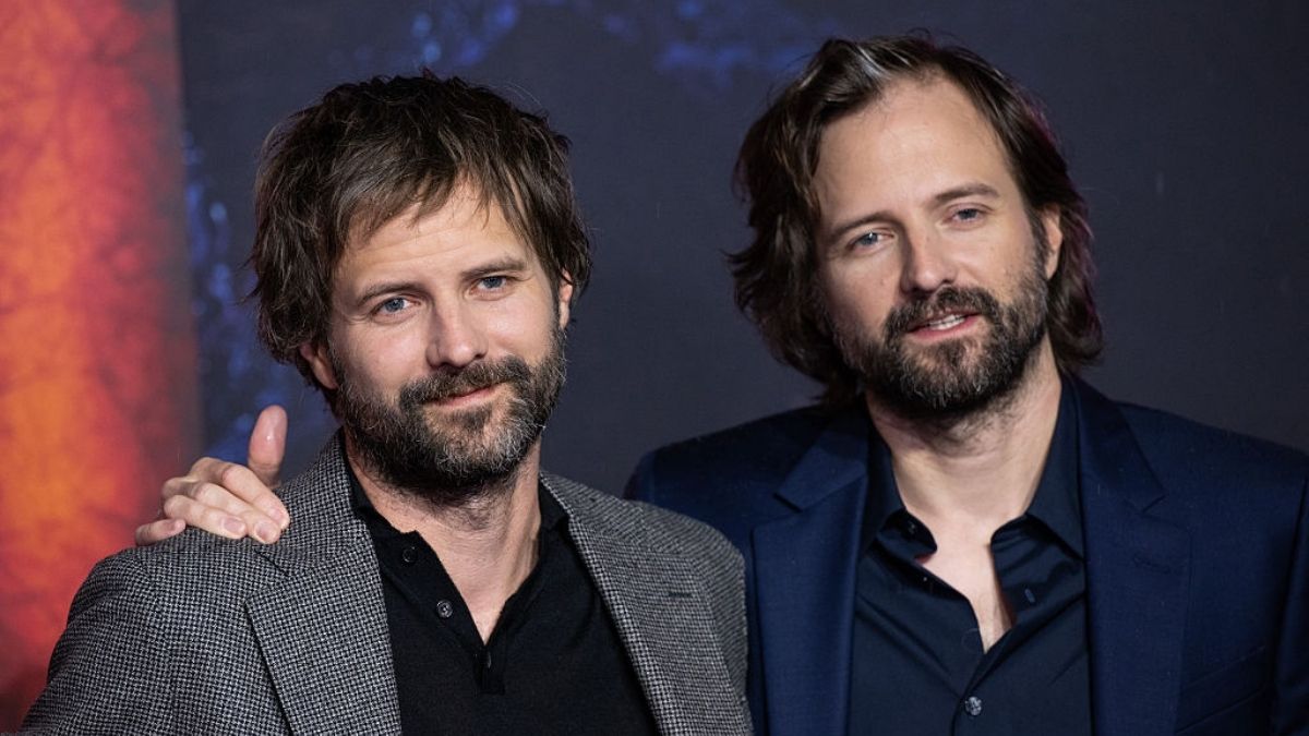 Duffer Brothers caught with two suspicious tabs open while writing ...