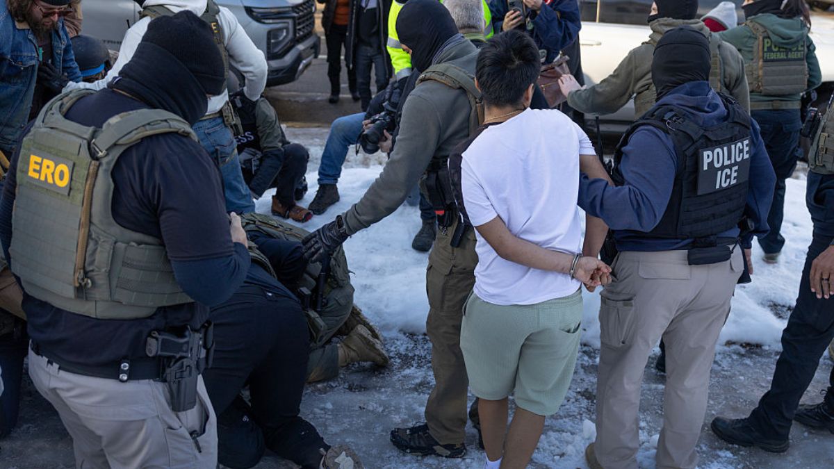 Trump’s agents brutally arrest man and shatter his window, before ...