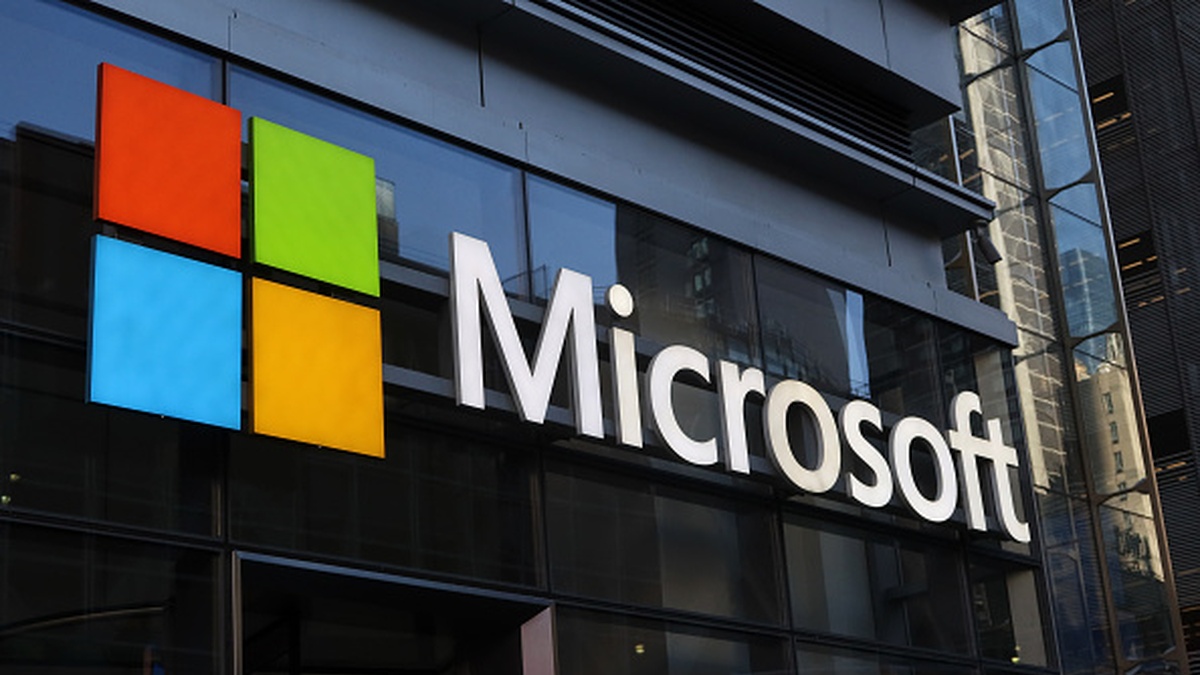 Microsoft rushes to fix security flaw after hackers discover how to ...