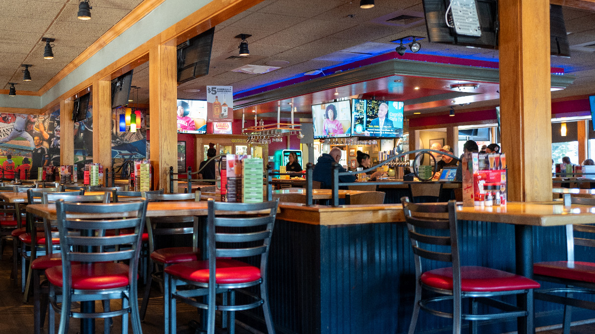 She dined and dashed on a $120 Applebee’s tab, then paid for it in an ...