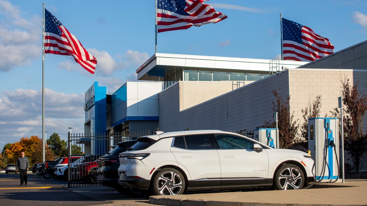 GM CEO claims 'electric vehicles remain our North Star' right before a ...