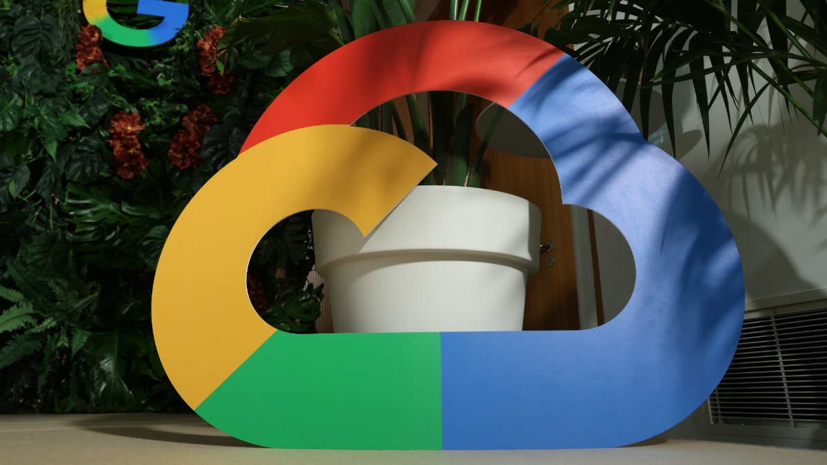 Google Photos is doubling down on its controversial AI 'Ask' feature ...