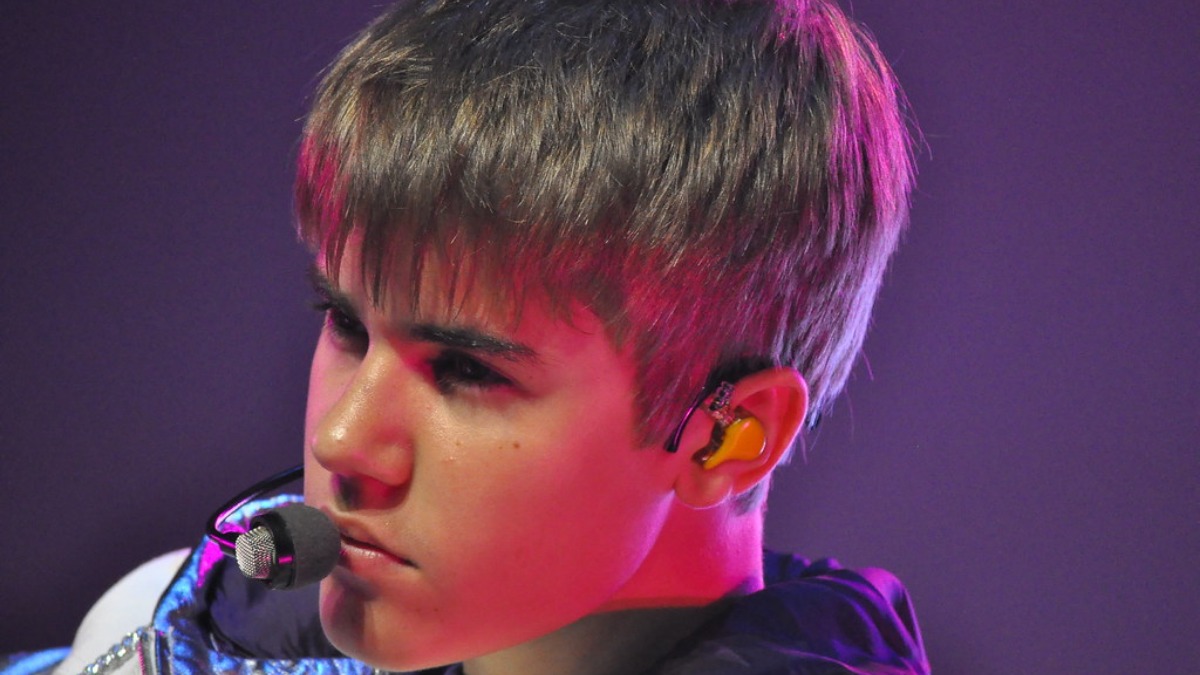 Justin Bieber brought a MacBook to Coachella and let YouTube chat ...