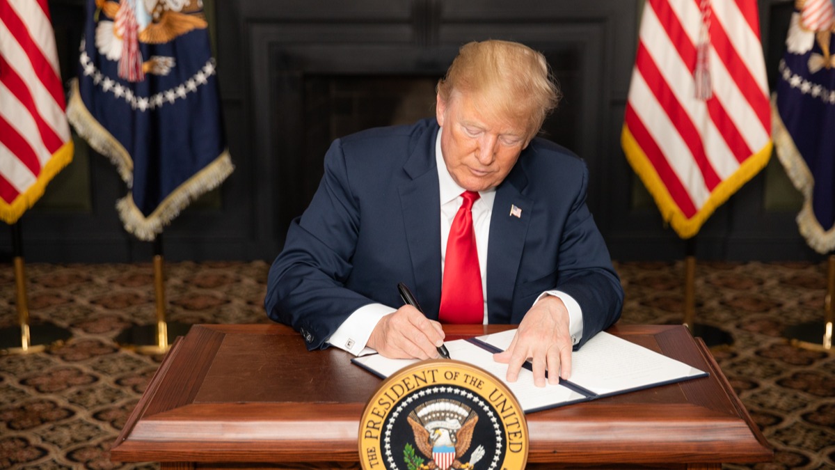 $250 bill with Trump's face is seemingly coming soon, and Hillary ...