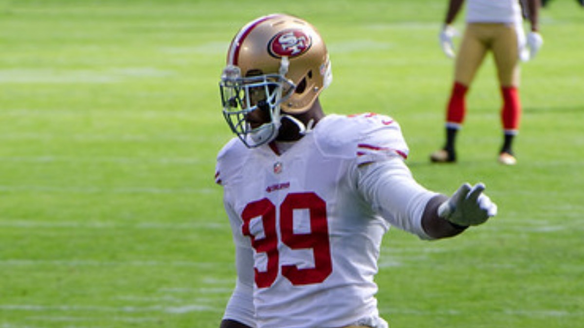 Aldon Smith spent his last day delivering pizzas to the homeless with a ...