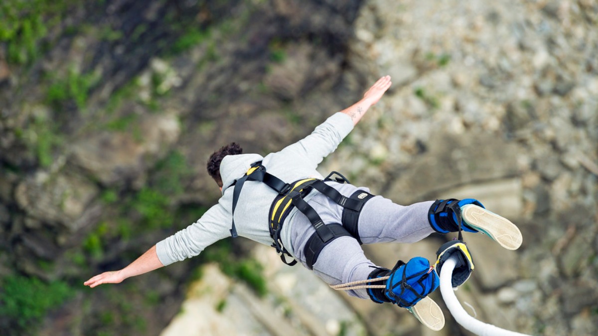 Videos of Brazilian bungee instructor's stunts resurface following ...