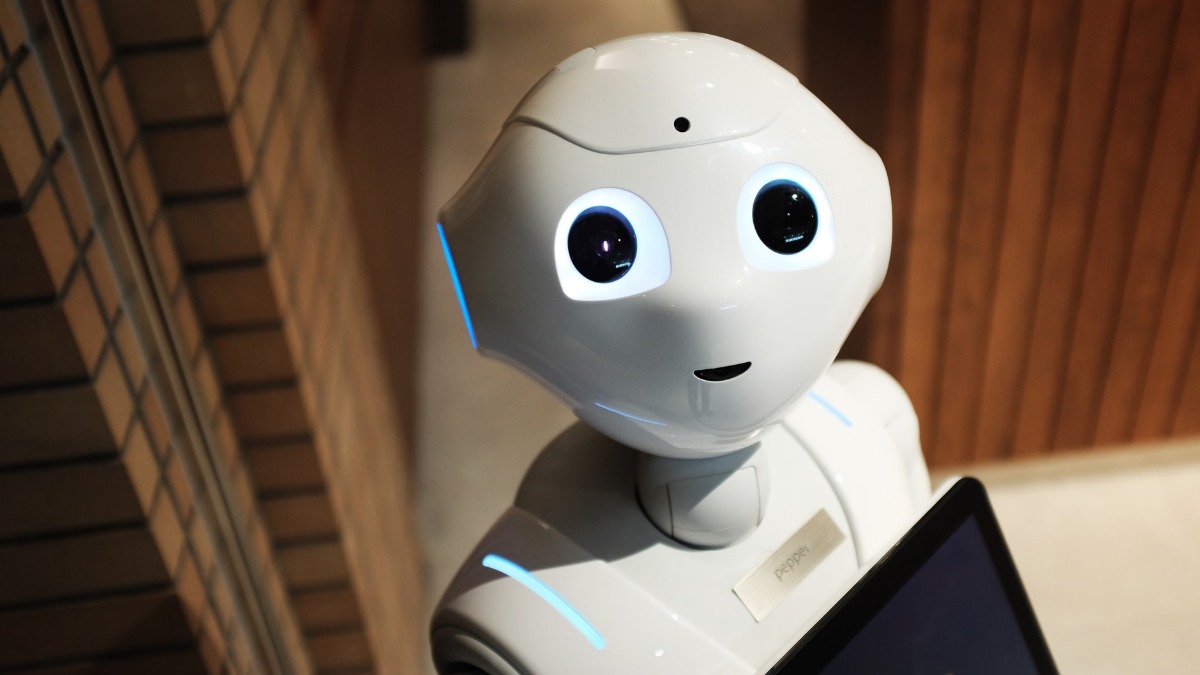 Ohio police department brought in a $68k robot cop to patrol a parking ...