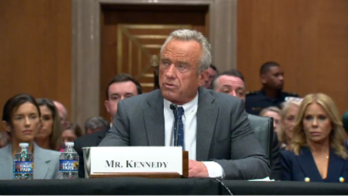 RFK Jr.'s sister says he once caught a snake one-handed while holding ...