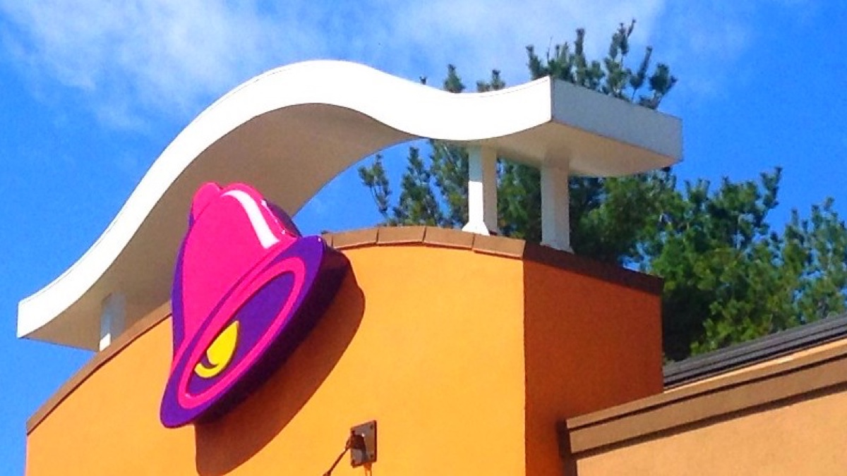 Shirtless kilt-wearing 'electrician' insulted at Florida Taco Bell. As ...